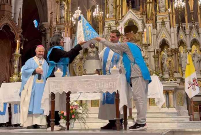 Se realizó el tradicional Cambio de Manto a la Virgen de Luján | Lujan Hoy
