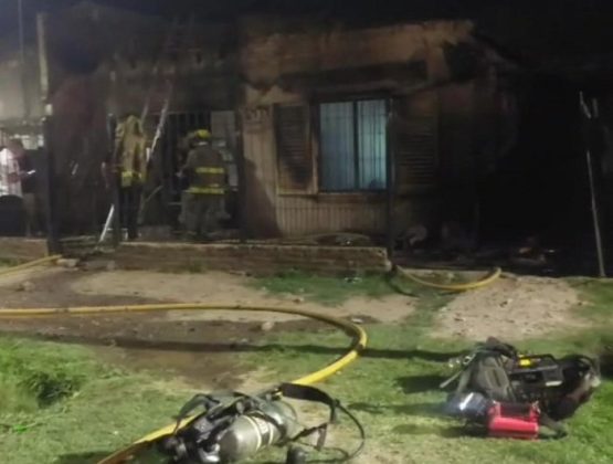 Vecinos prendieron fuego una vivienda en el barrio San Fermín | Lujan Hoy